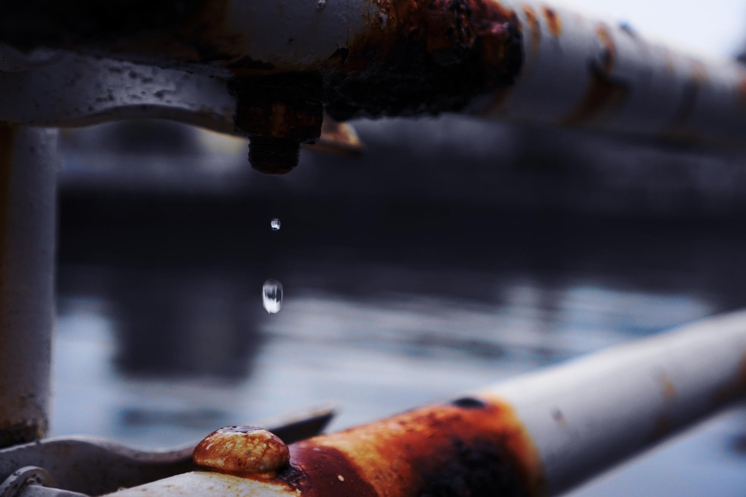 Signs a Pipe Leak Is About to Cause a Bigger Problem